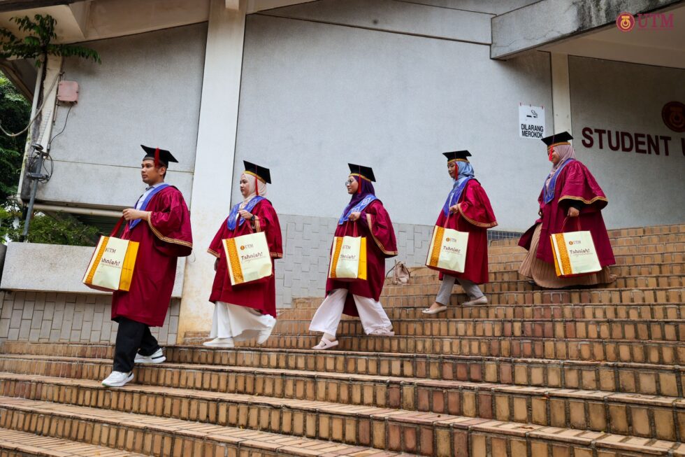 Convocation Attire | UTM 69th Convocation | 15 - 20 November 2025